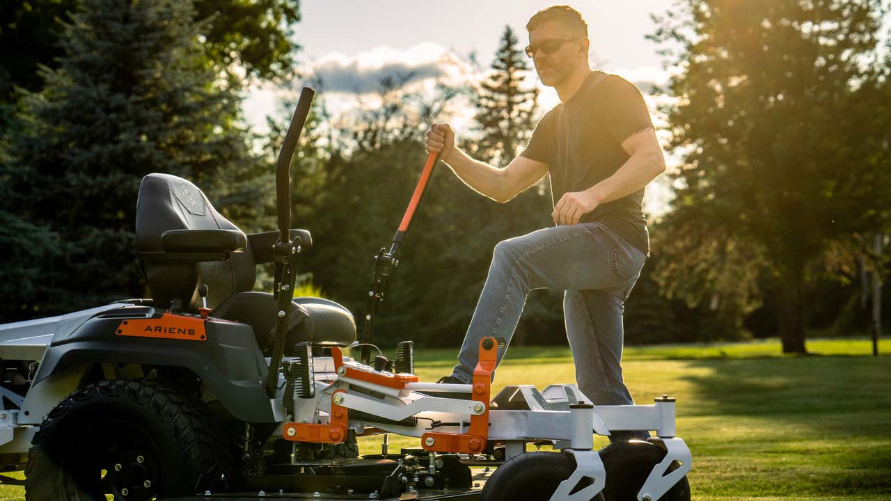 APEX Series Zero Turn Lawn Mower | Ariens